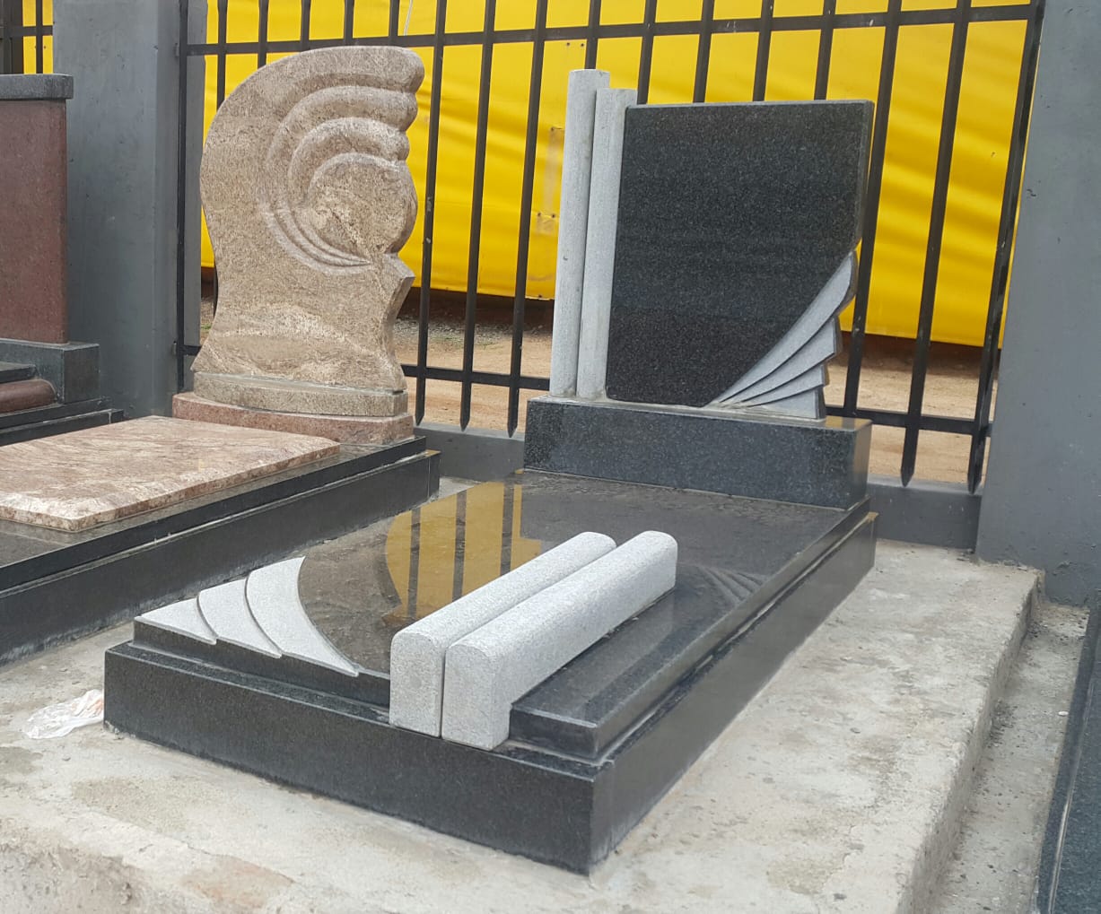 MS 001 - Mankweng Tombstones