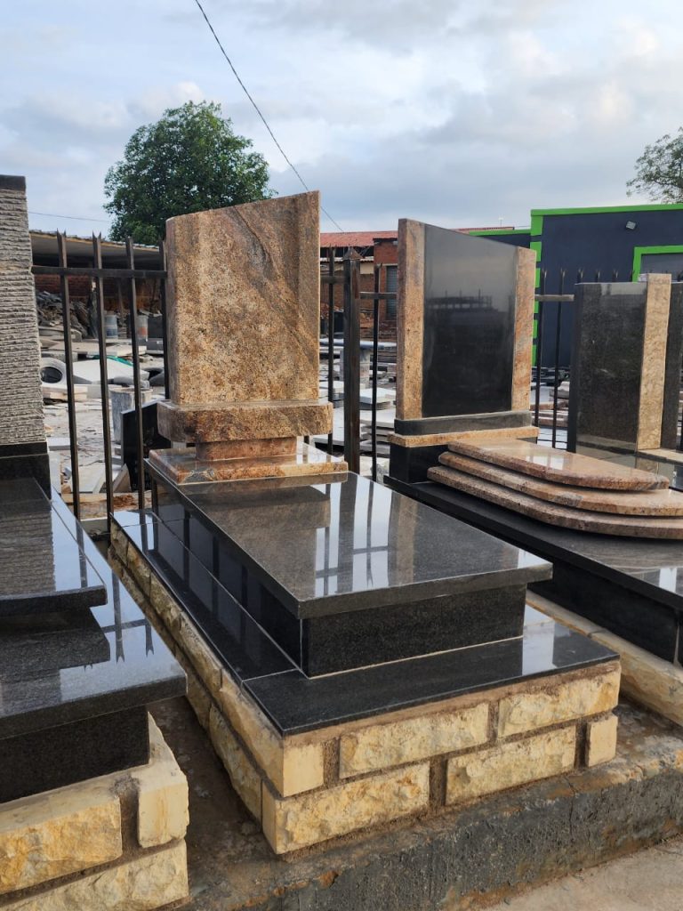 MS 011 - Mankweng Tombstones